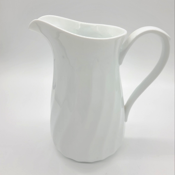 Corningware | Kitchen | Vintage Corning White Swirl Pitcher 8ty C4 ...